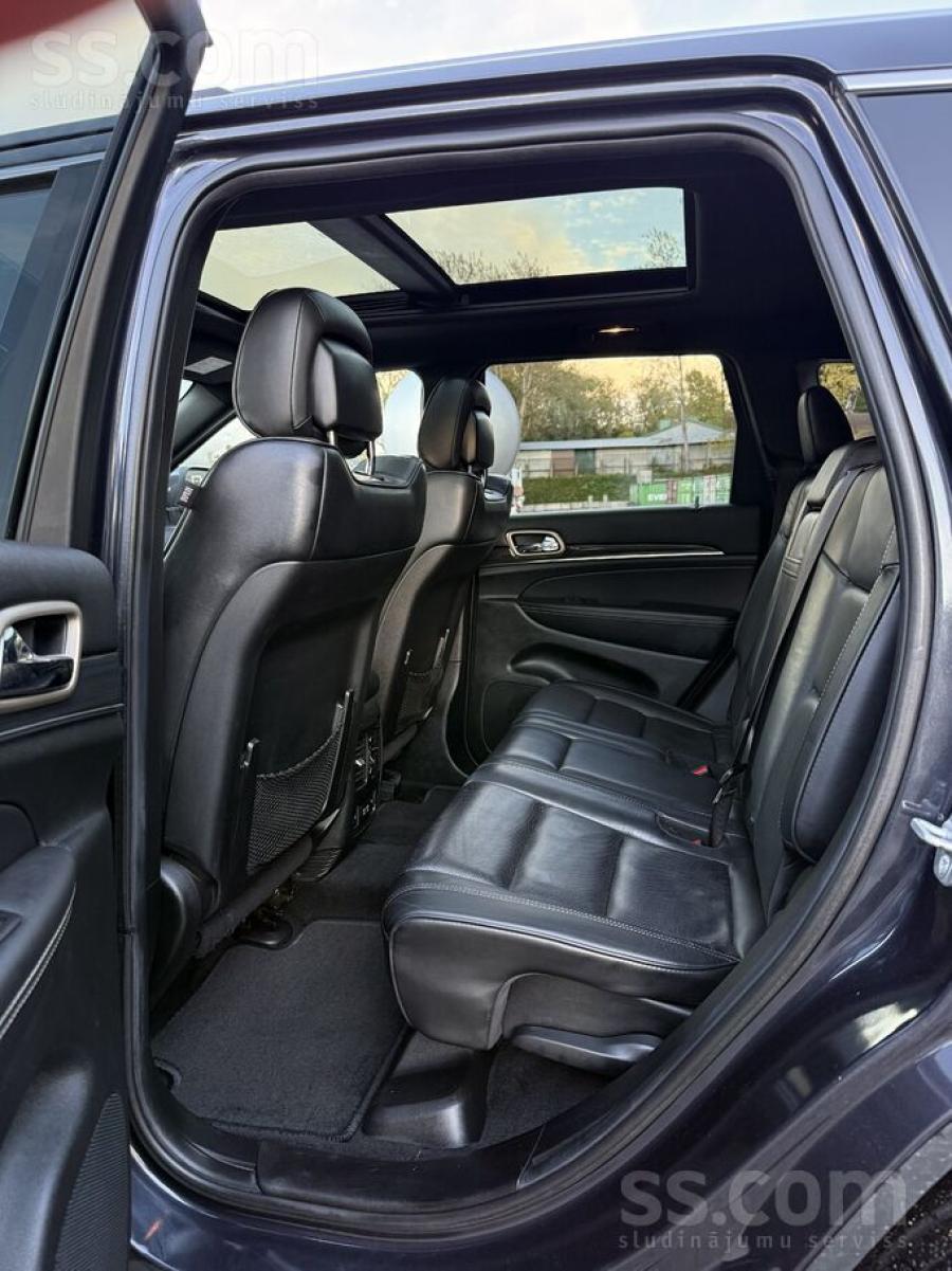 Black Jeep Grand Cherokee 2014 in Tallinn, with an engine capacity of 3.00 L and mileage of 226 thousand km for 13200 €, photo 16 on AUTOMOTO.COM.LV