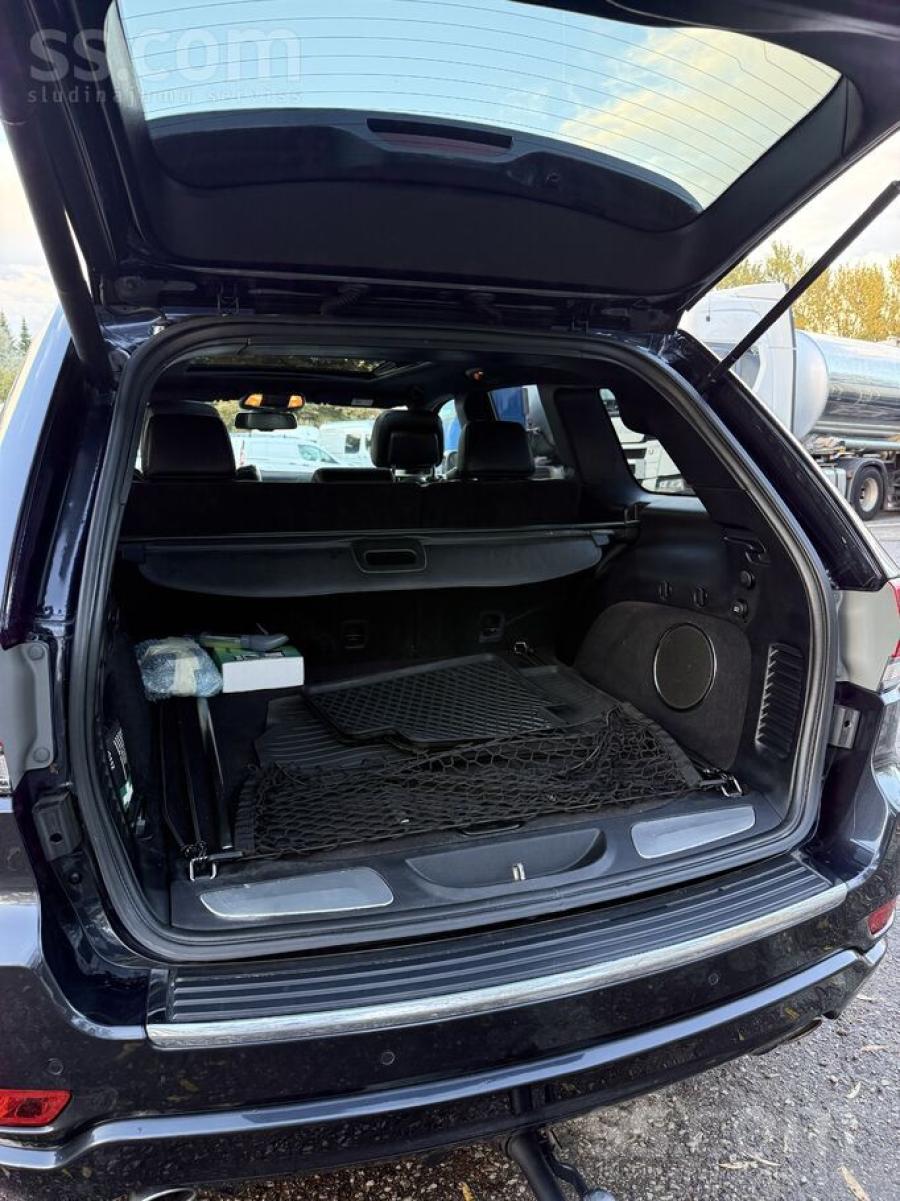 Black Jeep Grand Cherokee 2014 in Tallinn, with an engine capacity of 3.00 L and mileage of 226 thousand km for 13200 €, photo 18 on AUTOMOTO.COM.LV