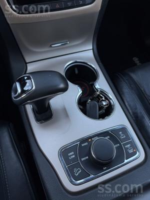 Black Jeep Grand Cherokee 2014 in Tallinn, with an engine capacity of 3.00 L and mileage of 226 thousand km for 13200 €, photo 24 on AUTOMOTO.COM.LV