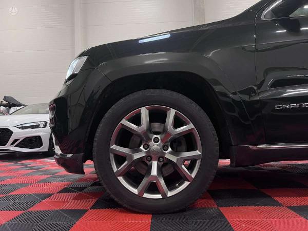 Black Jeep Grand Cherokee 2015 in Vilnius, with an engine capacity of 2.99 L and mileage of 134 thousand km for 16990 €, photo 11 on AUTOMOTO.COM.LV