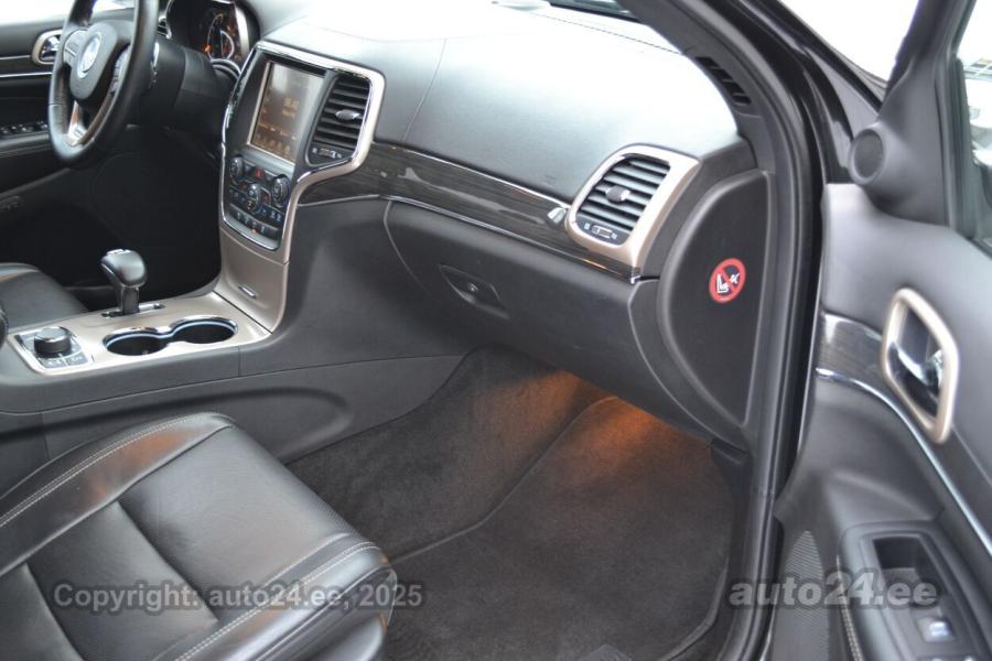 Black Jeep Grand Cherokee 2015 in Parnu, with an engine capacity of 3.00 L and mileage of 215 thousand km for 15000 €, photo 8 on AUTOMOTO.COM.LV