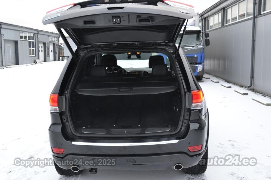 Black Jeep Grand Cherokee 2015 in Parnu, with an engine capacity of 3.00 L and mileage of 215 thousand km for 15000 €, photo 12 on AUTOMOTO.COM.LV