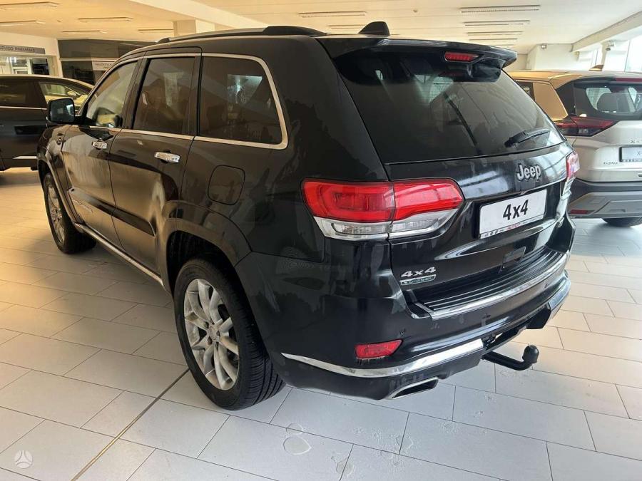Black Jeep Grand Cherokee 2015 in Siauliai, with an engine capacity of 2.99 L and mileage of 151 thousand km for 15800 €, photo 3 on AUTOMOTO.COM.LV