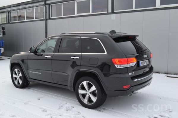 Black Jeep Grand Cherokee 2015 in Tallinn, with an engine capacity of 3.00 L and mileage of 215 thousand km for 15500 €, photo 5 on AUTOMOTO.COM.LV