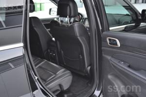 Black Jeep Grand Cherokee 2015 in Tallinn, with an engine capacity of 3.00 L and mileage of 215 thousand km for 15500 €, photo 11 on AUTOMOTO.COM.LV
