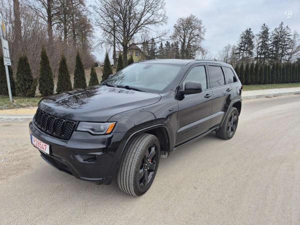 Melns Jeep Grand Cherokee 2015 Šauļi, ar dzinēja tilpumu 3.60 L un nobraukumu 264 tūkst. km par 13500 €, foto 2 vietnē AUTOMOTO.COM.LV