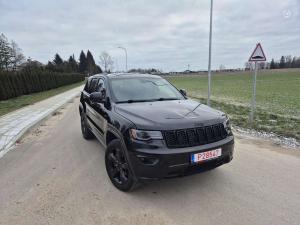 Black Jeep Grand Cherokee 2015 in Siauliai, with an engine capacity of 3.60 L and mileage of 264 thousand km for 13500 €, photo 5 on AUTOMOTO.COM.LV