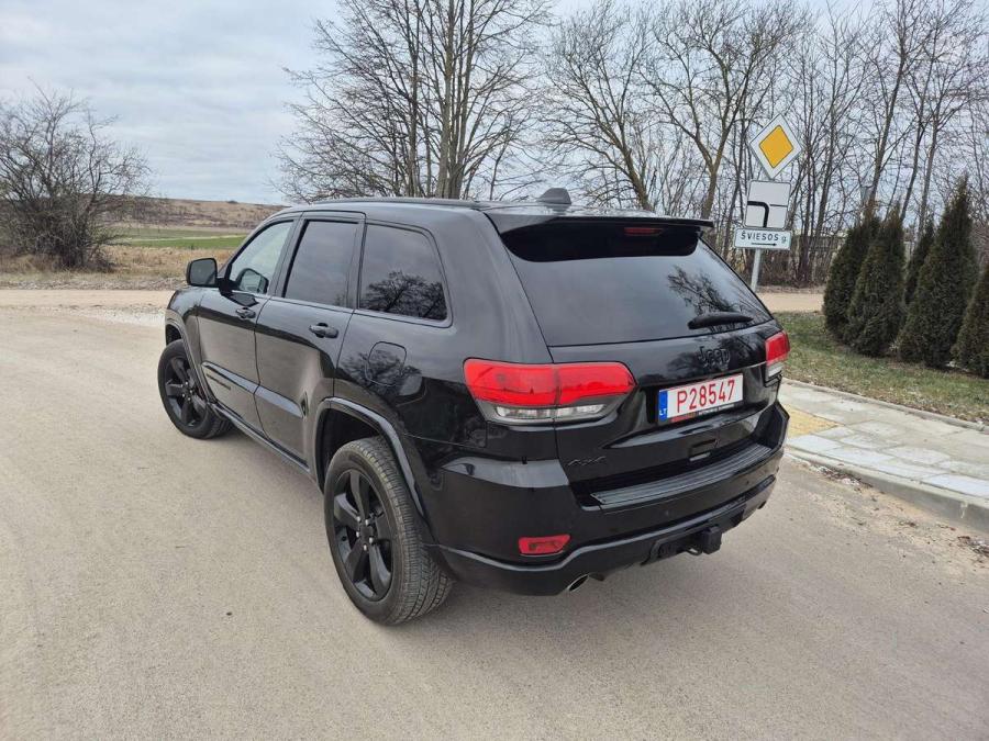 Black Jeep Grand Cherokee 2015 in Siauliai, with an engine capacity of 3.60 L and mileage of 264 thousand km for 13500 €, photo 7 on AUTOMOTO.COM.LV