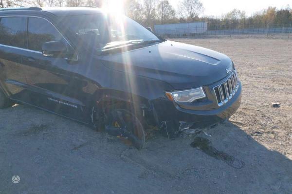 Black Jeep Grand Cherokee 2015 in Ukmerge, with an engine capacity of 3.60 L and mileage of 263 thousand km for 6800 €, photo 3 on AUTOMOTO.COM.LV