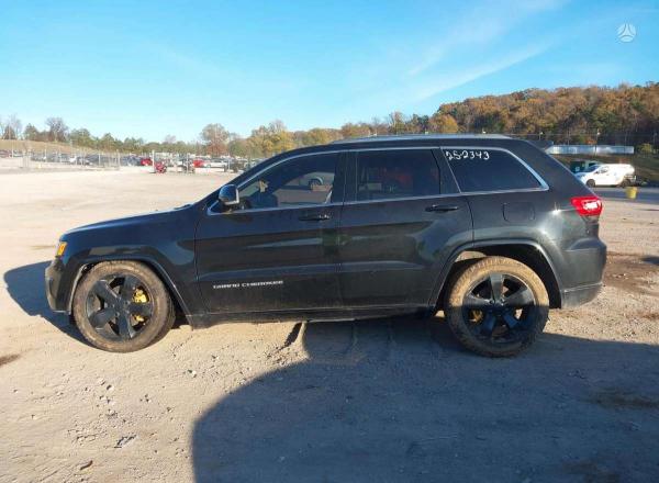 Black Jeep Grand Cherokee 2015 in Ukmerge, with an engine capacity of 3.60 L and mileage of 263 thousand km for 6800 €, photo 8 on AUTOMOTO.COM.LV