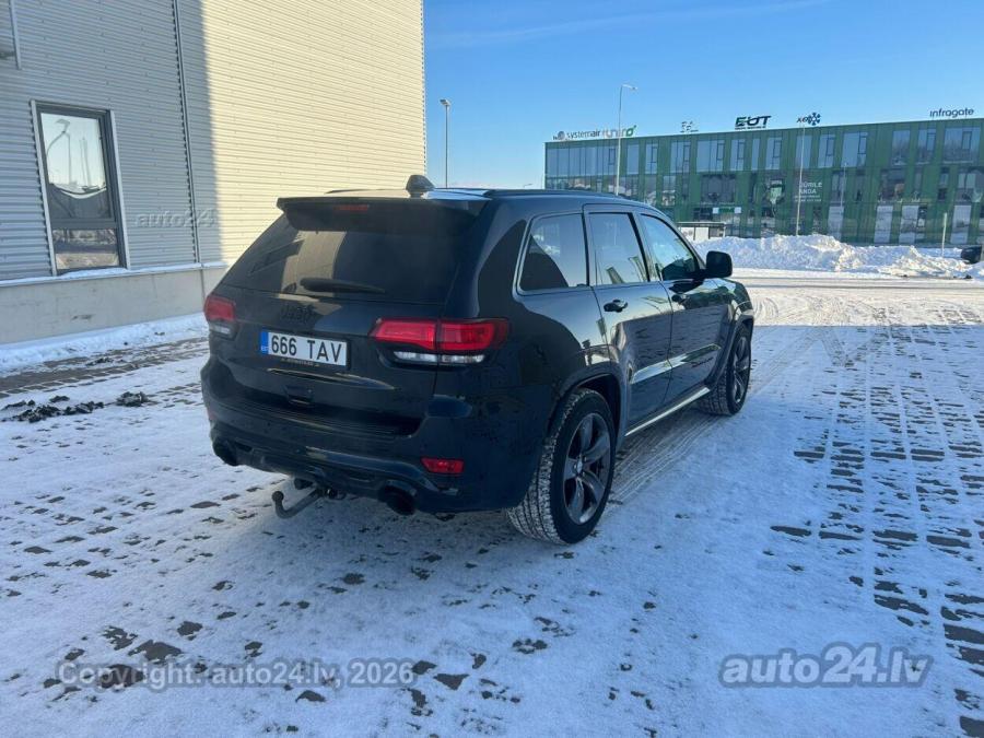 Black Jeep Grand Cherokee 2015 in Tartu, with an engine capacity of 6.40 L and mileage of 130 thousand km for 26500 €, photo 6 on AUTOMOTO.COM.LV
