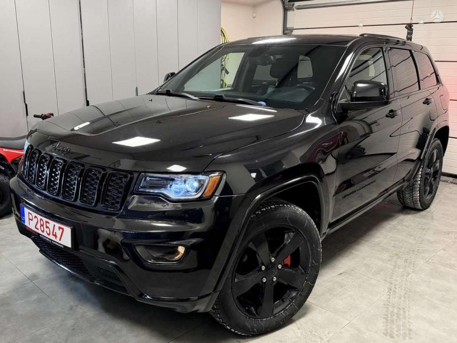 Black Jeep Grand Cherokee 2015 in Siauliai, with an engine capacity of 3.60 L and mileage of 265 thousand km for 13300 €, photo 1 on AUTOMOTO.COM.LV