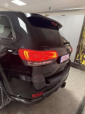 Black Jeep Grand Cherokee 2015 in Siauliai, with an engine capacity of 3.60 L and mileage of 265 thousand km for 13300 €, photo 5 on AUTOMOTO.COM.LV