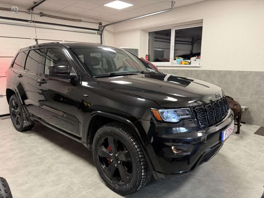 Black Jeep Grand Cherokee 2015 in Siauliai, with an engine capacity of 3.60 L and mileage of 265 thousand km for 13300 €, photo 8 on AUTOMOTO.COM.LV