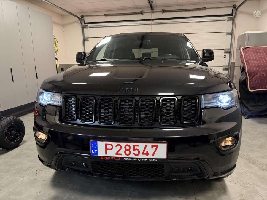Black Jeep Grand Cherokee 2015 in Siauliai, with an engine capacity of 3.60 L and mileage of 265 thousand km for 13300 €, photo 9 on AUTOMOTO.COM.LV