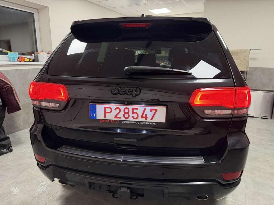 Black Jeep Grand Cherokee 2015 in Siauliai, with an engine capacity of 3.60 L and mileage of 265 thousand km for 13300 €, photo 11 on AUTOMOTO.COM.LV