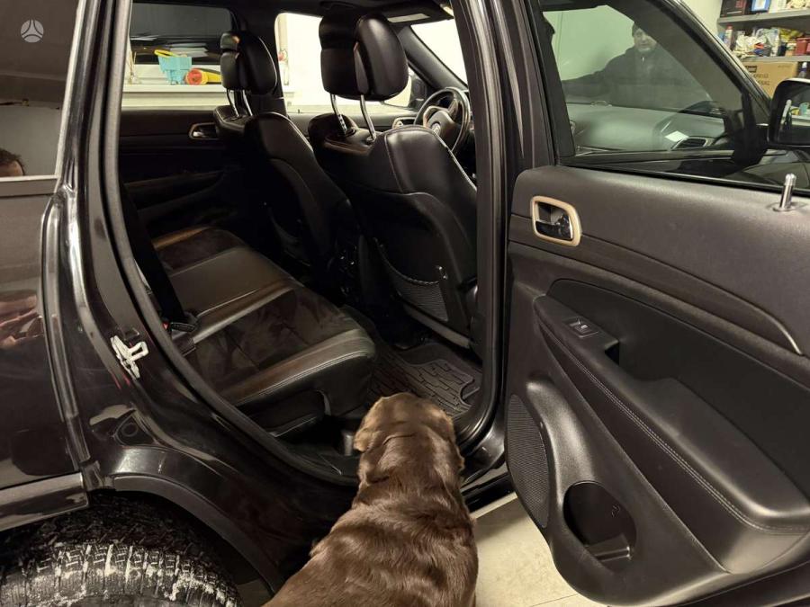 Black Jeep Grand Cherokee 2015 in Siauliai, with an engine capacity of 3.60 L and mileage of 265 thousand km for 13300 €, photo 14 on AUTOMOTO.COM.LV