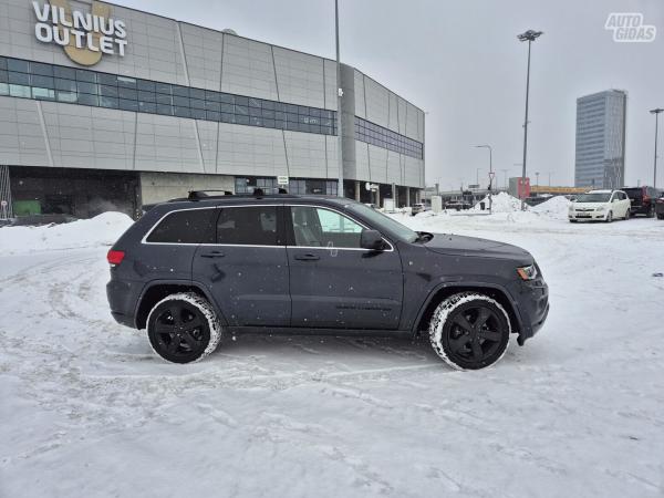 Black Jeep Grand Cherokee 2015 in Vilnius, with an engine capacity of 3.60 L and mileage of 309 thousand km for 13000 €, photo 4 on AUTOMOTO.COM.LV