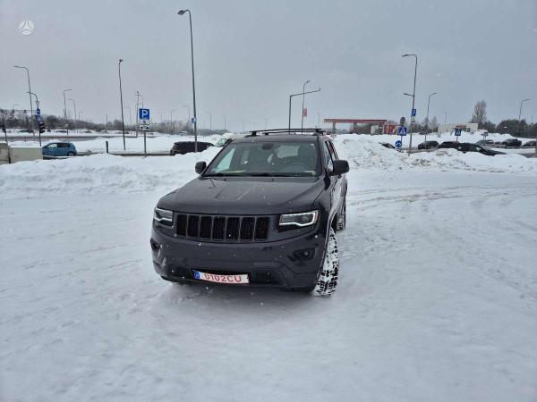 Black Jeep Grand Cherokee 2015 in Vilnius, with an engine capacity of 3.60 L and mileage of 308 thousand km for 12799 €, photo 2 on AUTOMOTO.COM.LV