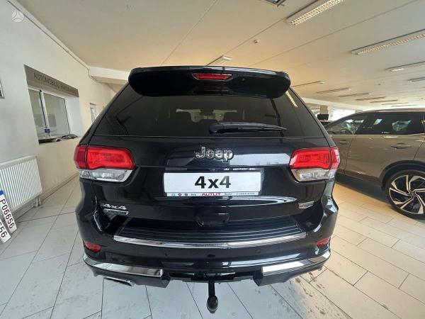 Black Jeep Grand Cherokee 2015 in Siauliai, with an engine capacity of 2.99 L and mileage of 151 thousand km for 14500 €, photo 5 on AUTOMOTO.COM.LV