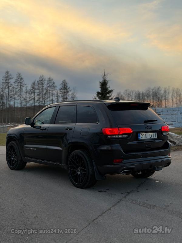Black Jeep Grand Cherokee 2015 in Tallinn, with an engine capacity of 3.00 L and mileage of 241 thousand km for 15000 €, photo 4 on AUTOMOTO.COM.LV