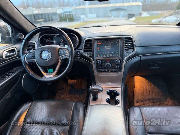 Black Jeep Grand Cherokee 2015 in Tallinn, with an engine capacity of 3.00 L and mileage of 241 thousand km for 15000 €, photo 5 on AUTOMOTO.COM.LV