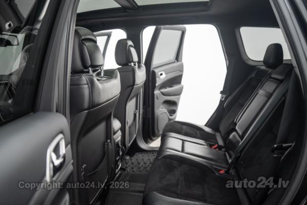 Black Jeep Grand Cherokee 2015 in Tallinn, with an engine capacity of 6.40 L and mileage of 203 thousand km for 22999 €, photo 8 on AUTOMOTO.COM.LV
