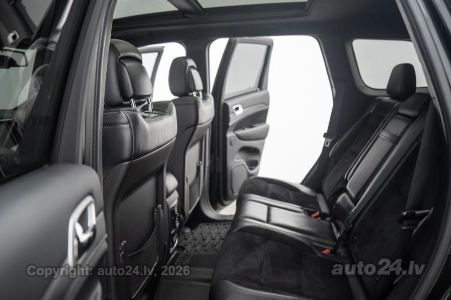 Melns Jeep Grand Cherokee 2015 Tallina, ar dzinēja tilpumu 6.40 L un nobraukumu 203 tūkst. km par 22999 €, foto 9 vietnē AUTOMOTO.COM.LV