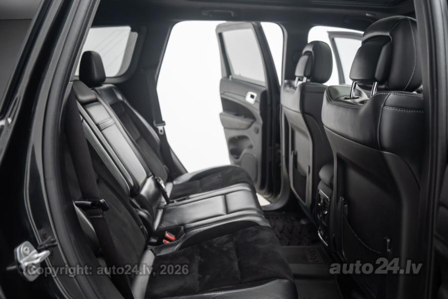 Melns Jeep Grand Cherokee 2015 Tallina, ar dzinēja tilpumu 6.40 L un nobraukumu 203 tūkst. km par 22999 €, foto 10 vietnē AUTOMOTO.COM.LV
