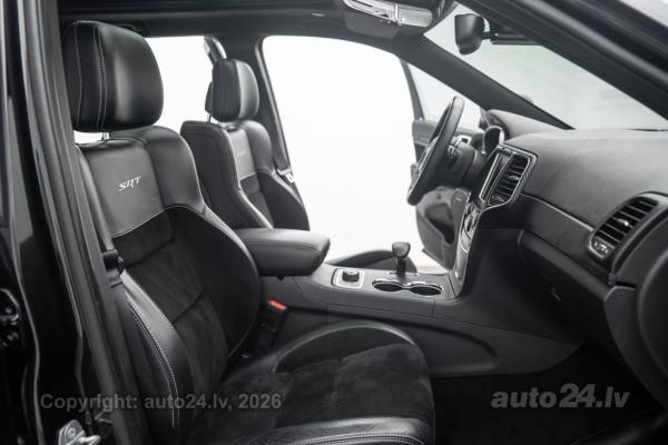 Black Jeep Grand Cherokee 2015 in Tallinn, with an engine capacity of 6.40 L and mileage of 203 thousand km for 22999 €, photo 10 on AUTOMOTO.COM.LV