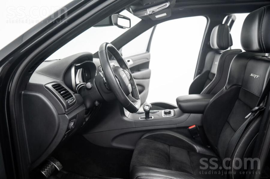 Melns Jeep Grand Cherokee 2015 Rīga, ar dzinēja tilpumu 6.40 L un nobraukumu 203 tūkst. km par 22999 €, foto 8 vietnē AUTOMOTO.COM.LV
