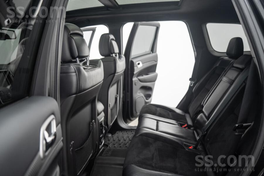 Melns Jeep Grand Cherokee 2015 Rīga, ar dzinēja tilpumu 6.40 L un nobraukumu 203 tūkst. km par 22999 €, foto 9 vietnē AUTOMOTO.COM.LV