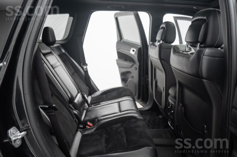 Melns Jeep Grand Cherokee 2015 Rīga, ar dzinēja tilpumu 6.40 L un nobraukumu 203 tūkst. km par 22999 €, foto 10 vietnē AUTOMOTO.COM.LV