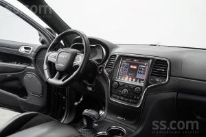 Melns Jeep Grand Cherokee 2015 Rīga, ar dzinēja tilpumu 6.40 L un nobraukumu 203 tūkst. km par 22999 €, foto 12 vietnē AUTOMOTO.COM.LV
