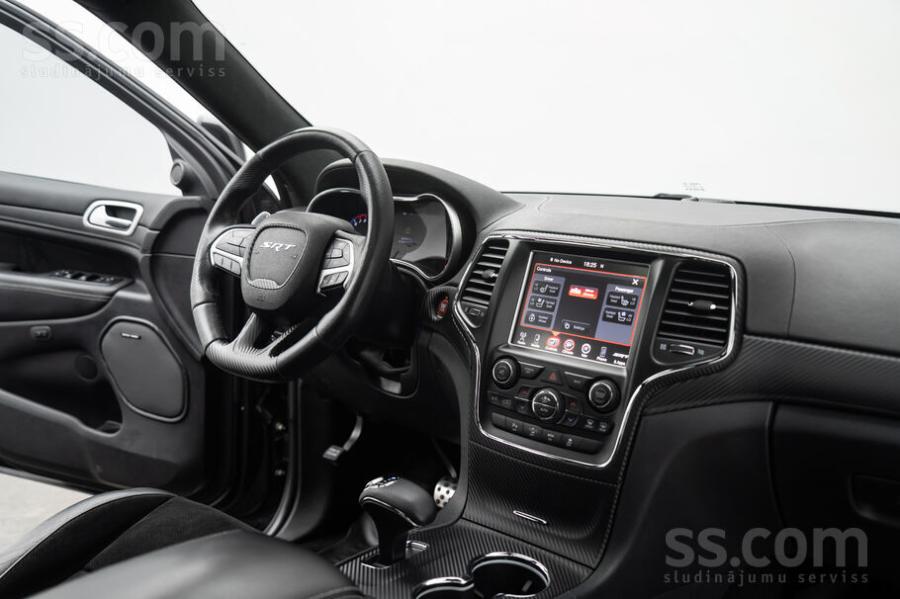 Melns Jeep Grand Cherokee 2015 Rīga, ar dzinēja tilpumu 6.40 L un nobraukumu 203 tūkst. km par 22999 €, foto 12 vietnē AUTOMOTO.COM.LV