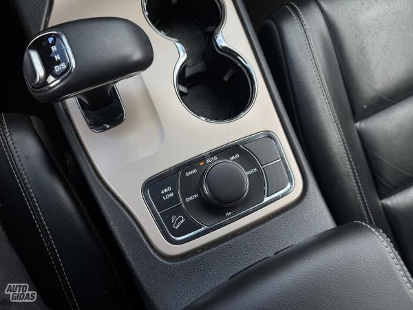 Black Jeep Grand Cherokee 2015 in Vilnius, with an engine capacity of 3.60 L and mileage of 237 thousand km for 14200 €, photo 7 on AUTOMOTO.COM.LV