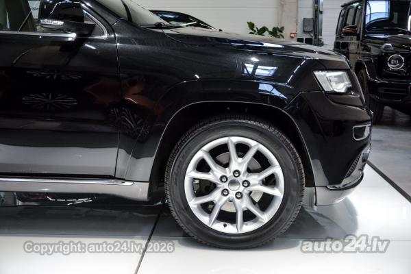 Black Jeep Grand Cherokee 2015 in Tallinn, with an engine capacity of 3.00 L and mileage of 188 thousand km for 17490 €, photo 4 on AUTOMOTO.COM.LV