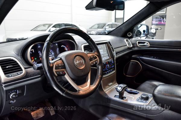 Black Jeep Grand Cherokee 2015 in Tallinn, with an engine capacity of 3.00 L and mileage of 188 thousand km for 17490 €, photo 8 on AUTOMOTO.COM.LV