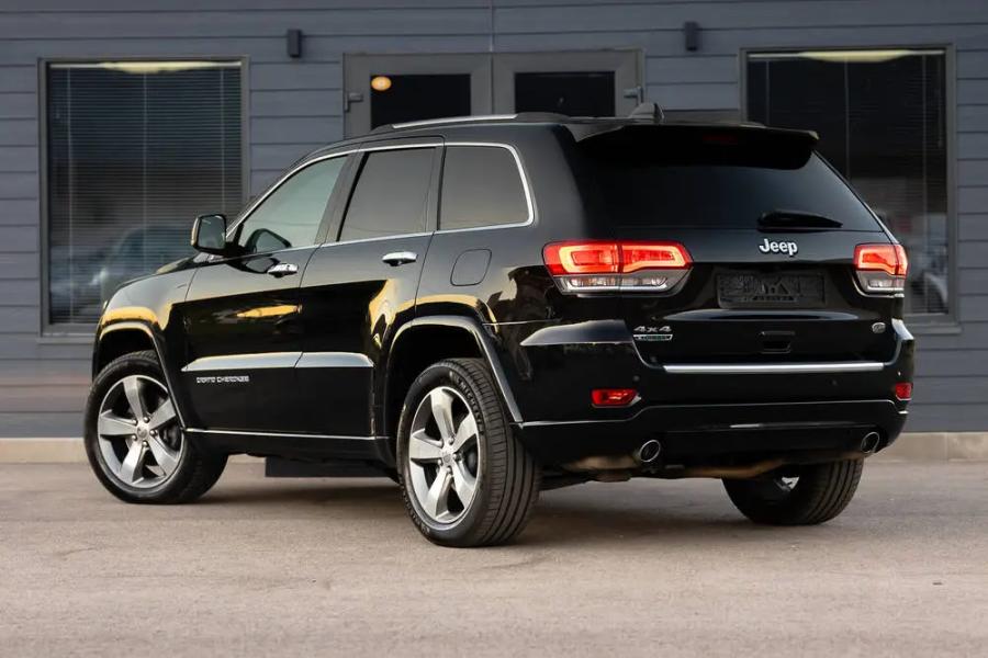Melns Jeep Grand Cherokee 2015 Jelgava, ar dzinēja tilpumu 3.00 L un nobraukumu 230 tūkst. km par 14450 €, foto 3 vietnē AUTOMOTO.COM.LV