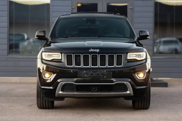 Black Jeep Grand Cherokee 2015 in Jelgava, with an engine capacity of 3.00 L and mileage of 230 thousand km for 14450 €, photo 5 on AUTOMOTO.COM.LV