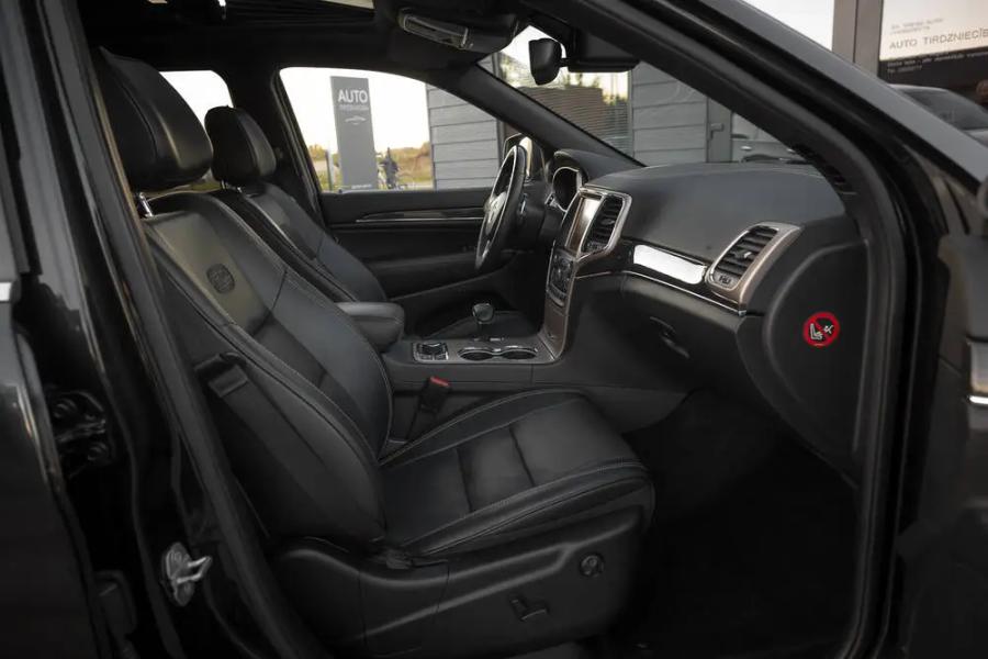 Melns Jeep Grand Cherokee 2015 Jelgava, ar dzinēja tilpumu 3.00 L un nobraukumu 230 tūkst. km par 14450 €, foto 10 vietnē AUTOMOTO.COM.LV