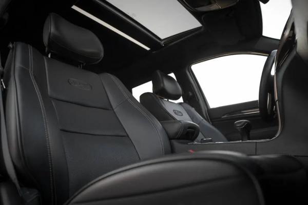 Black Jeep Grand Cherokee 2015 in Jelgava, with an engine capacity of 3.00 L and mileage of 230 thousand km for 14450 €, photo 10 on AUTOMOTO.COM.LV