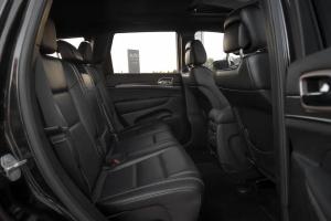 Melns Jeep Grand Cherokee 2015 Jelgava, ar dzinēja tilpumu 3.00 L un nobraukumu 230 tūkst. km par 14450 €, foto 12 vietnē AUTOMOTO.COM.LV