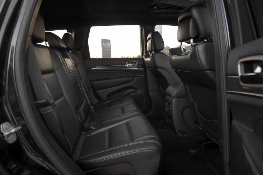 Melns Jeep Grand Cherokee 2015 Jelgava, ar dzinēja tilpumu 3.00 L un nobraukumu 230 tūkst. km par 14450 €, foto 12 vietnē AUTOMOTO.COM.LV