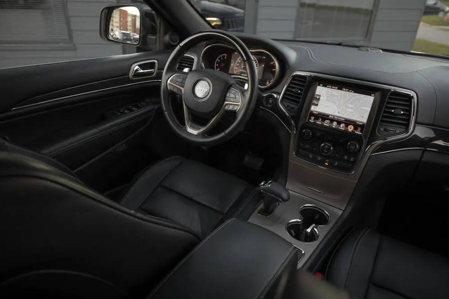 Melns Jeep Grand Cherokee 2015 Jelgava, ar dzinēja tilpumu 3.00 L un nobraukumu 230 tūkst. km par 14450 €, foto 14 vietnē AUTOMOTO.COM.LV