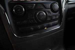 Melns Jeep Grand Cherokee 2015 Jelgava, ar dzinēja tilpumu 3.00 L un nobraukumu 230 tūkst. km par 14450 €, foto 19 vietnē AUTOMOTO.COM.LV