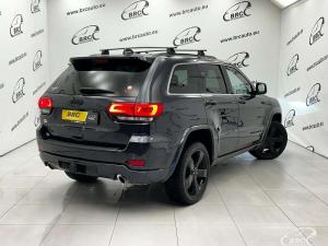 Black Jeep Grand Cherokee 2015 in Vilnius, with an engine capacity of 3.60 L and mileage of 310 thousand km for 10900 €, photo 4 on AUTOMOTO.COM.LV