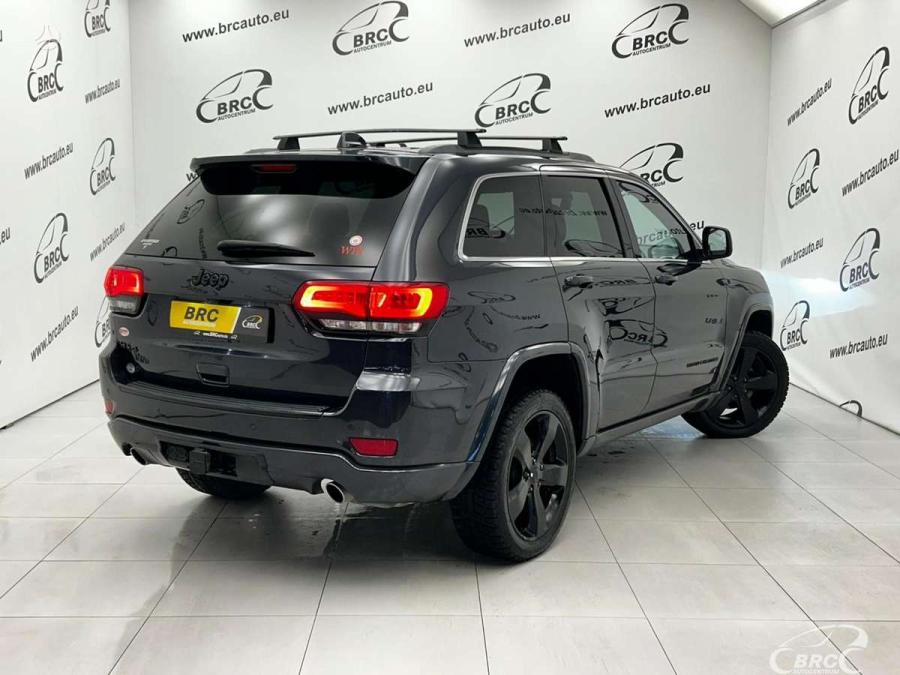 Black Jeep Grand Cherokee 2015 in Vilnius, with an engine capacity of 3.60 L and mileage of 310 thousand km for 10900 €, photo 4 on AUTOMOTO.COM.LV