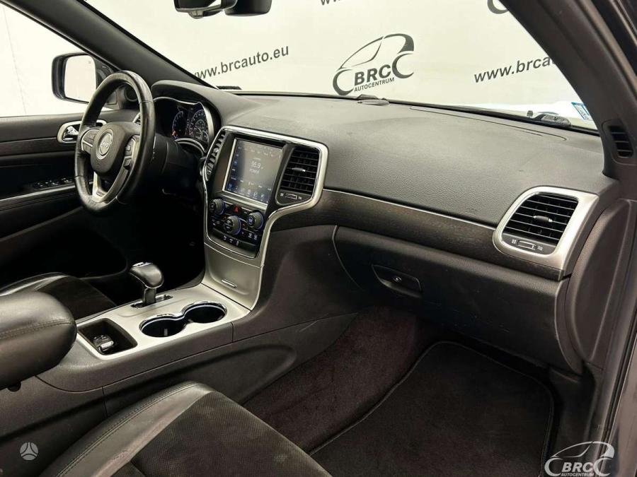 Black Jeep Grand Cherokee 2015 in Vilnius, with an engine capacity of 3.60 L and mileage of 310 thousand km for 10900 €, photo 8 on AUTOMOTO.COM.LV