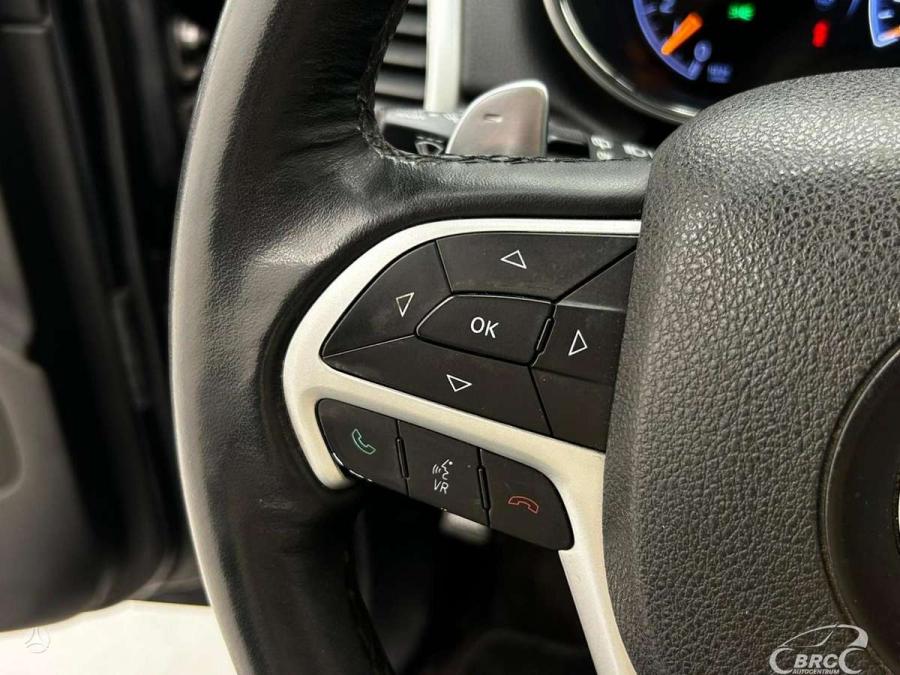Black Jeep Grand Cherokee 2015 in Vilnius, with an engine capacity of 3.60 L and mileage of 310 thousand km for 10900 €, photo 14 on AUTOMOTO.COM.LV